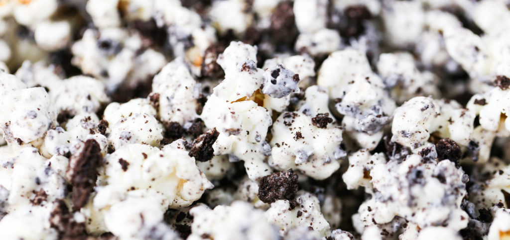 Cookies & Cream Popcorn - Tabs & Tidbits